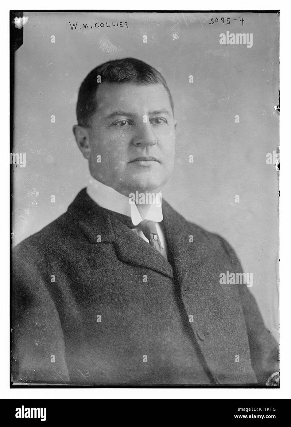 The title 'Collier 5536913639 6e2217e06e o' likely refers to an object ...