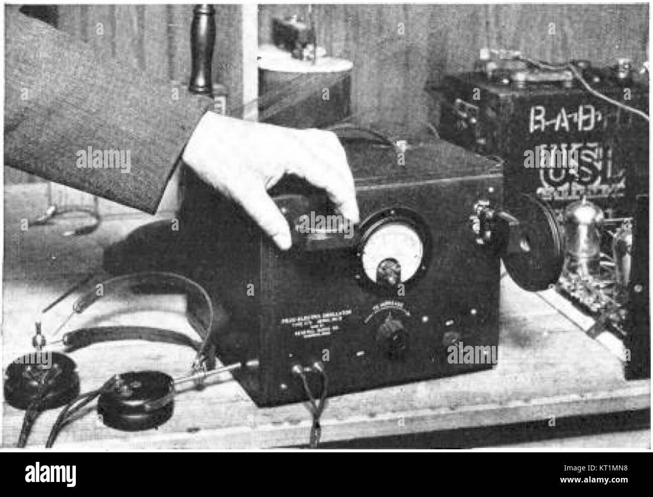 The crystal oscillator wavemeter from 1925 is a device used in early ...