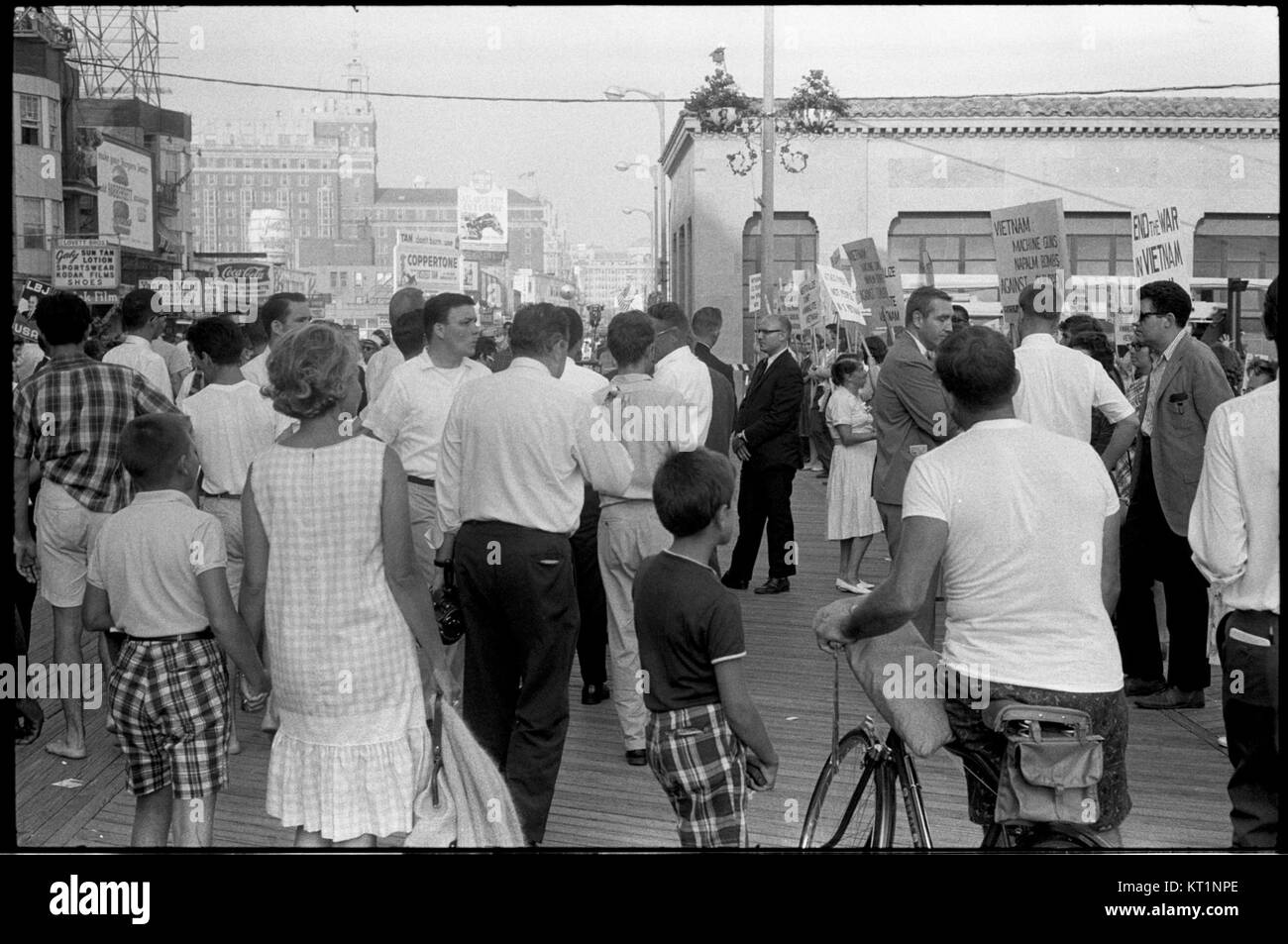 This photograph shows demonstrators protesting against the Vietnam War ...