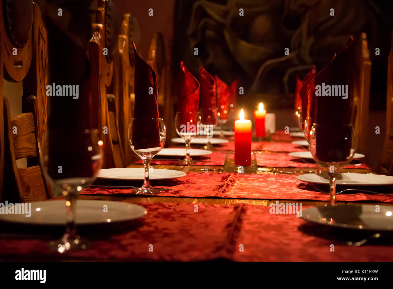 Rich people dinner hi-res stock photography and images - Alamy