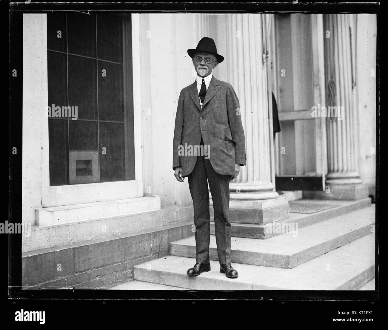 A 1923 photograph of Dr. Charles E. Sawyer at the White House ...