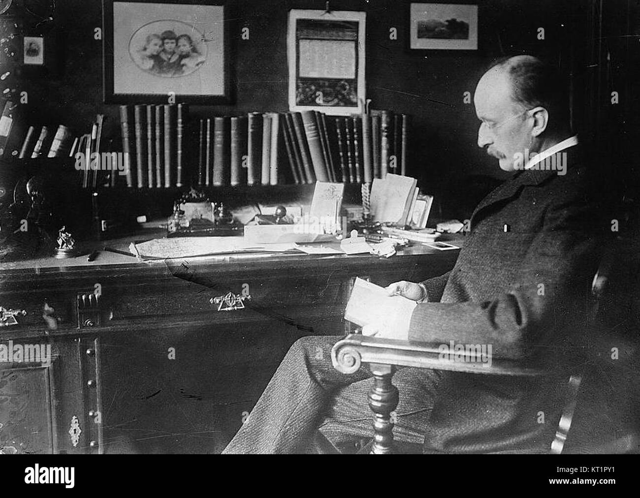 Dr max planck hi-res stock photography and images - Alamy