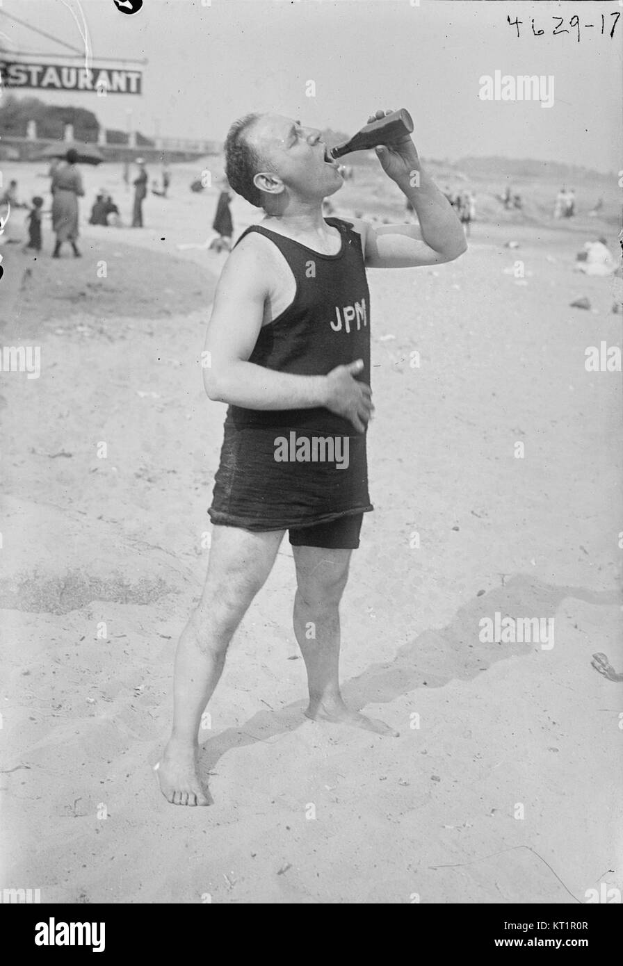 Beach depiction Black and White Stock Photos & Images - Alamy