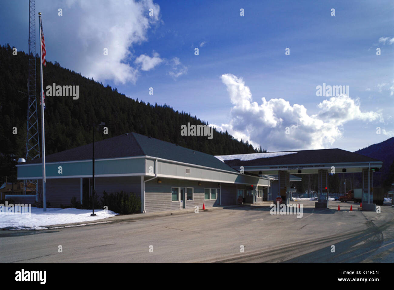 Border crossing checkpoint between hi-res stock photography and images ...