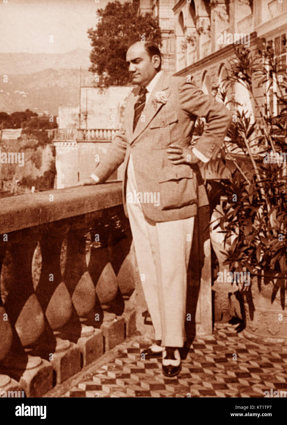 Enrico Caruso was a renowned Italian tenor, one of the most celebrated ...