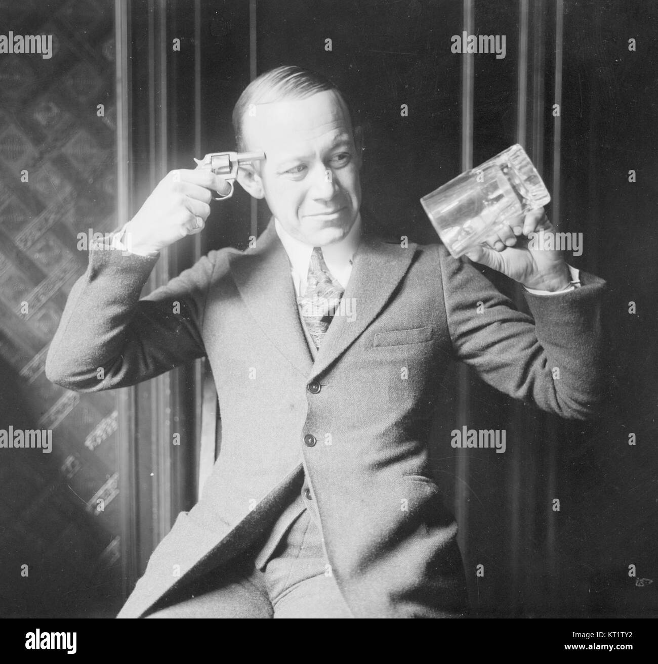 Ernie Hare was an American comedian and part of a famous vaudeville duo ...