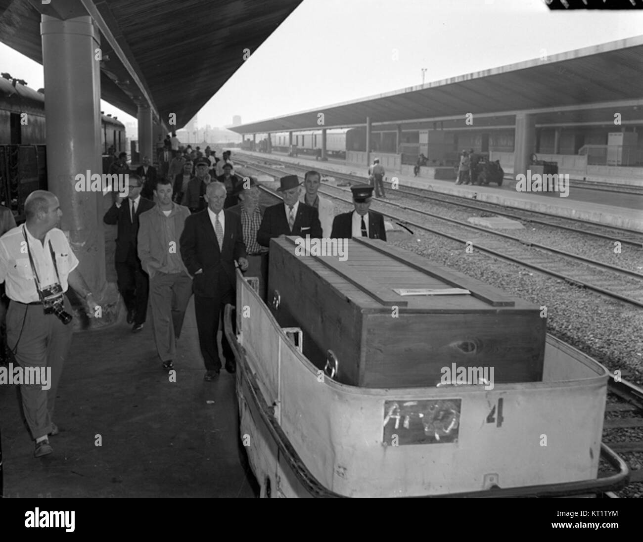 Errol Flynn's coffin is photographed on the Los Angeles Union Station ...