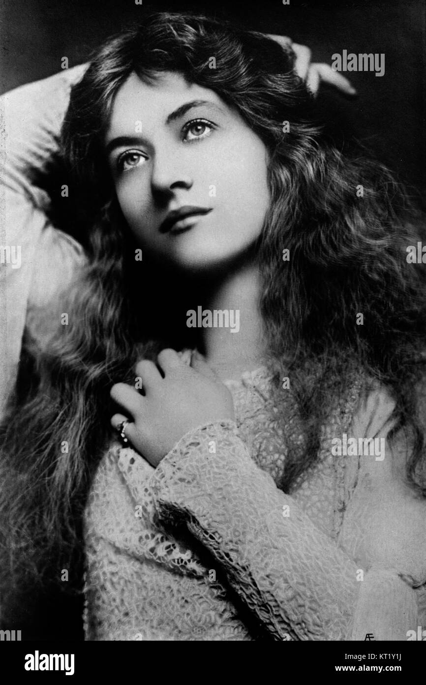 Maude fealy Black and White Stock Photos & Images - Alamy
