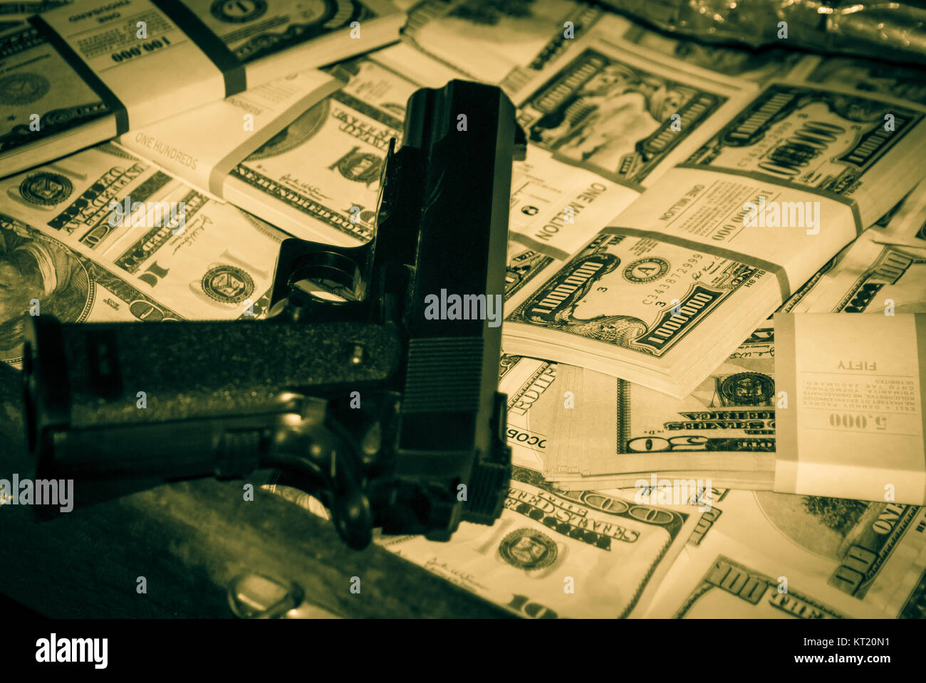 gun and money Stock Photo - Alamy