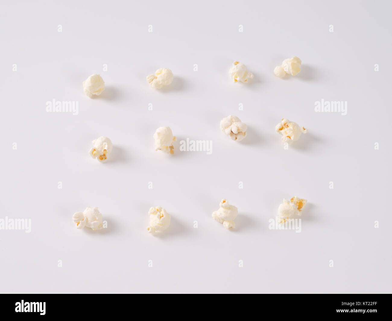 pieces of fresh popcorn Stock Photo - Alamy