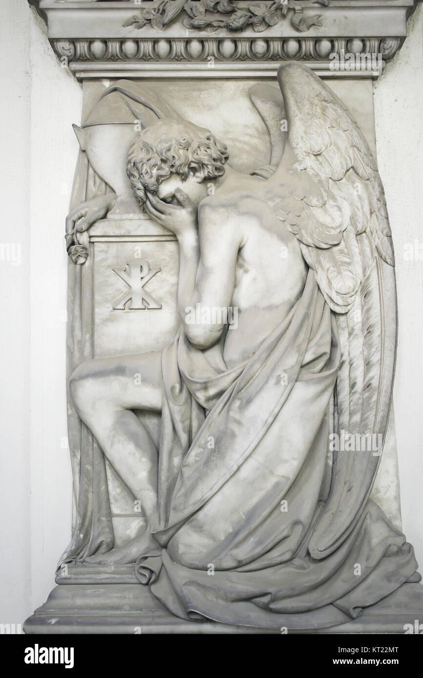 Kneeling angel hi-res stock photography and images - Alamy
