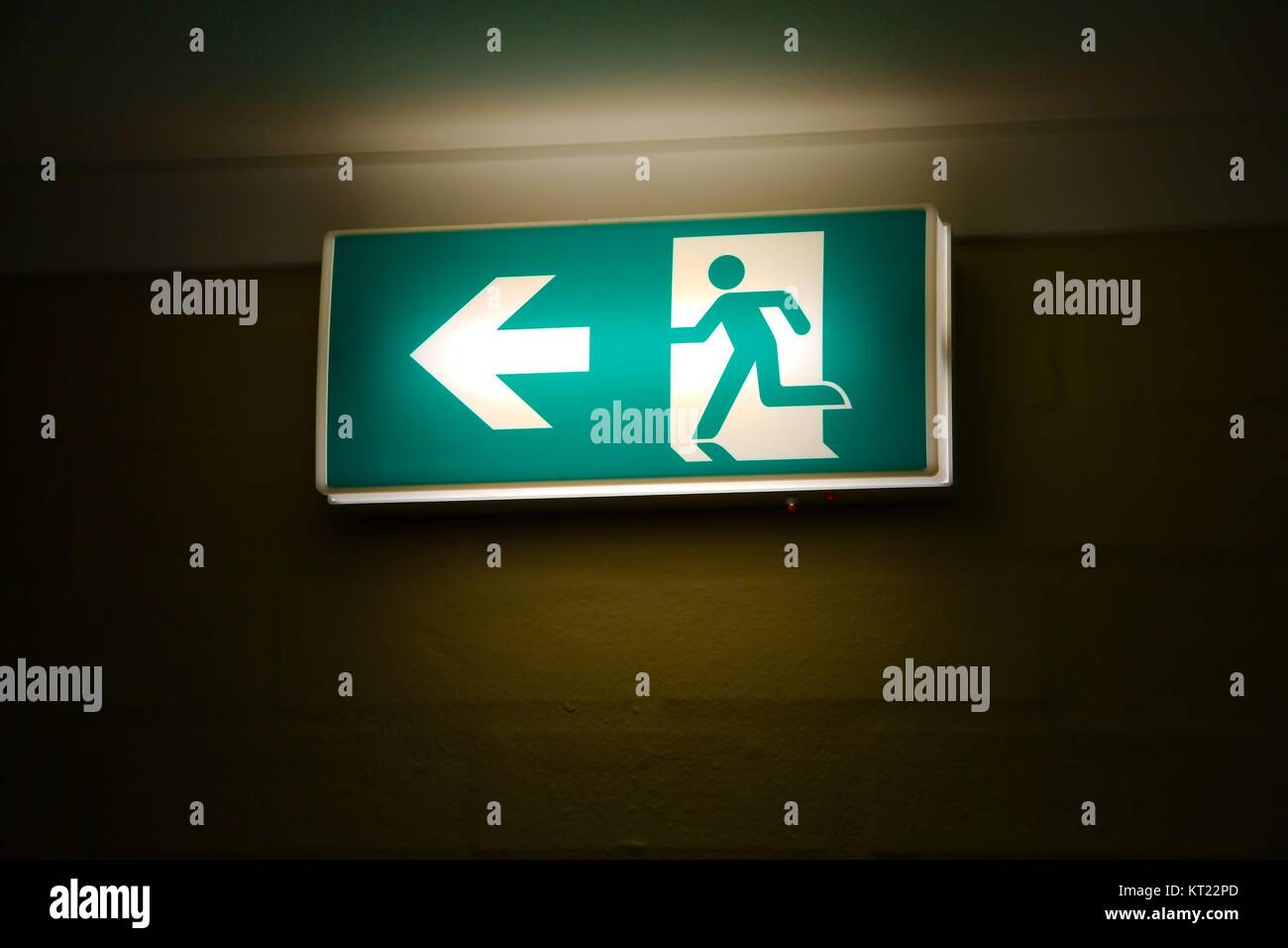 Emergency exit pictogram exit sign hi-res stock photography and images ...