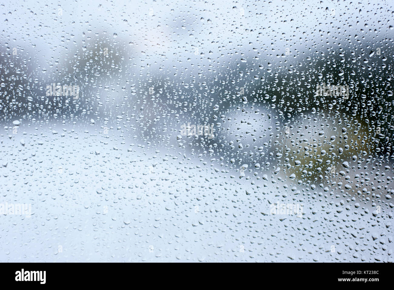 Rain running down glass detail hi-res stock photography and images - Alamy