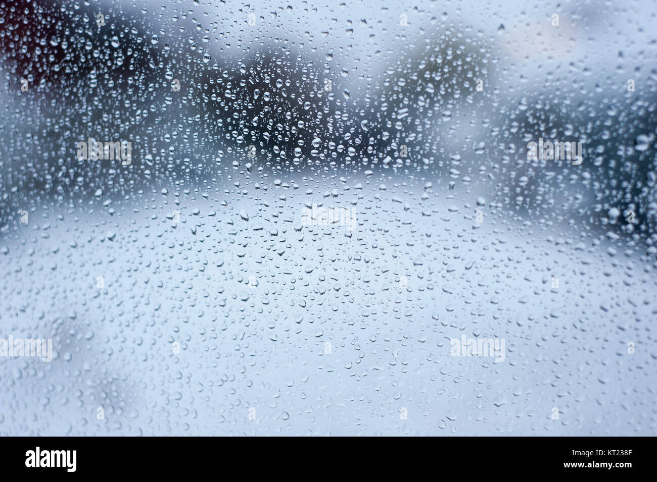 Rain running down glass detail hi-res stock photography and images - Alamy