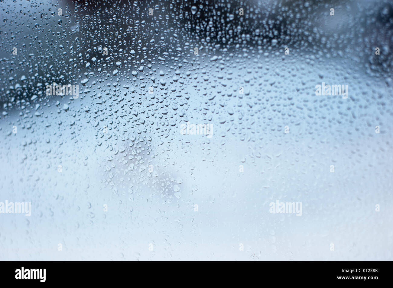 Rain running down glass detail hi-res stock photography and images - Alamy