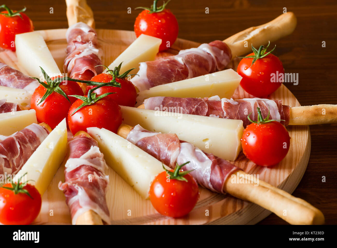 Close up of an Italian chopping board Stock Photo - Alamy