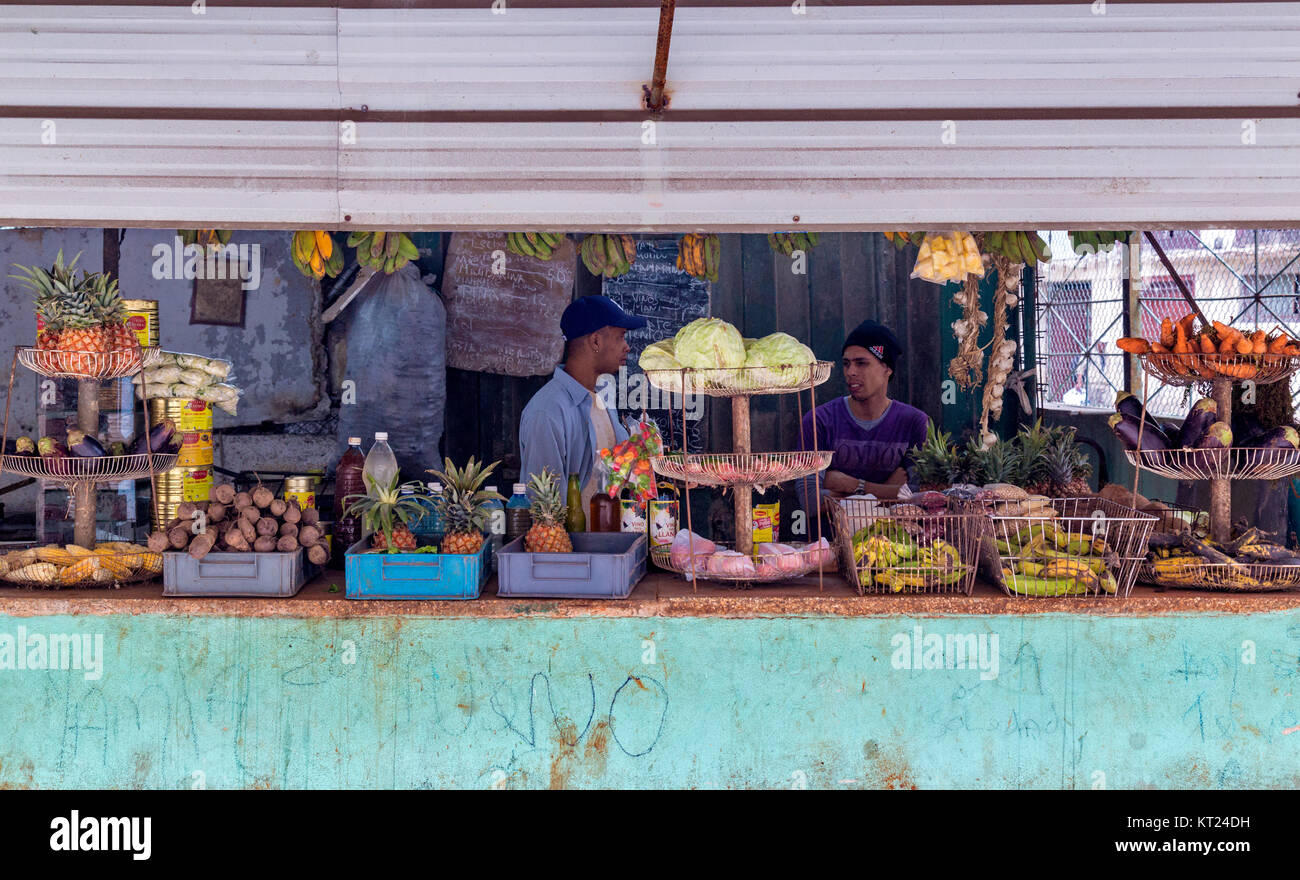 Local street market at La Habana vieja. Cuba Stock Photo - Alamy