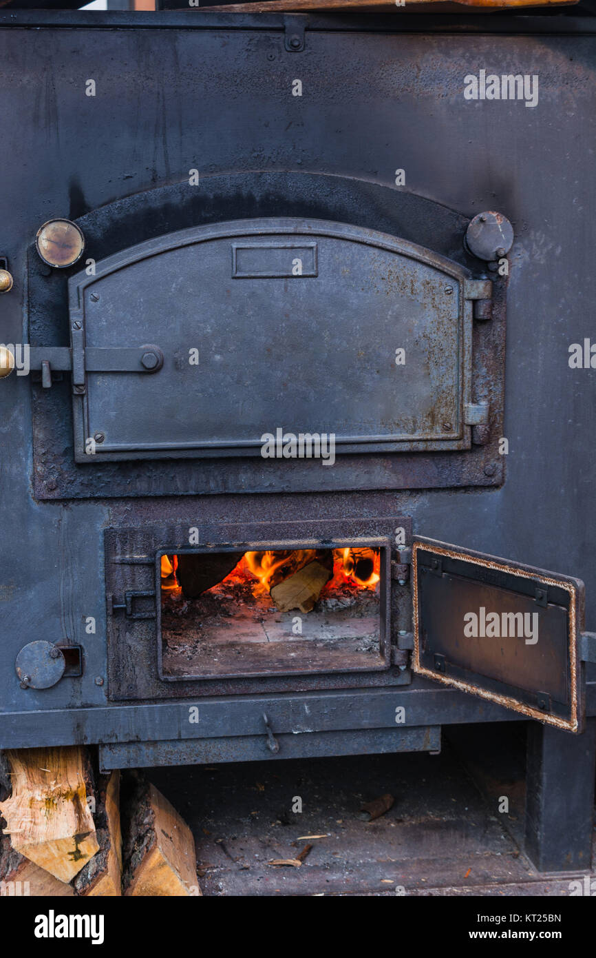 Military army kitchen stove oven hi-res stock photography and images ...