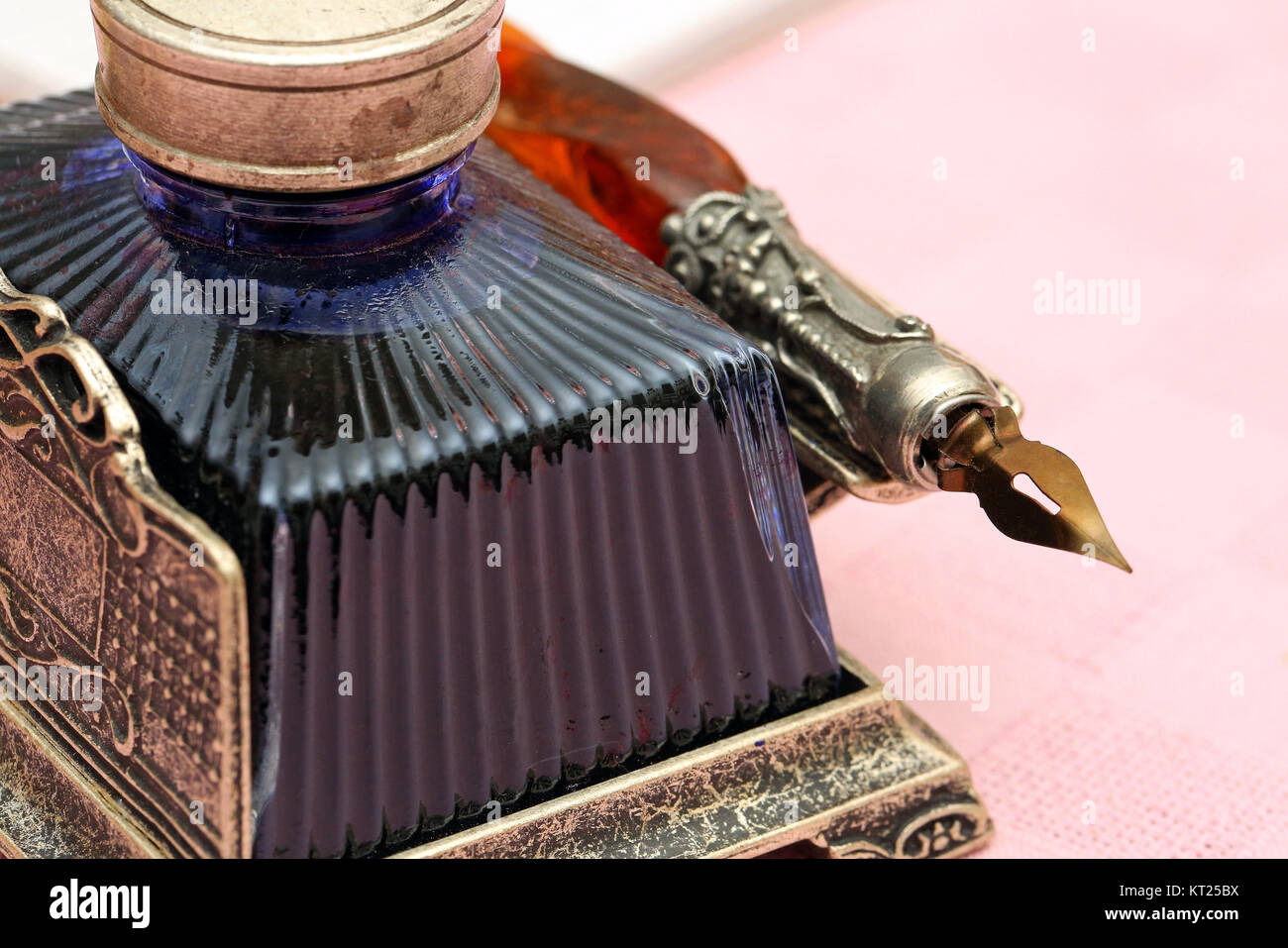 quill pen with inkwell Stock Photo - Alamy