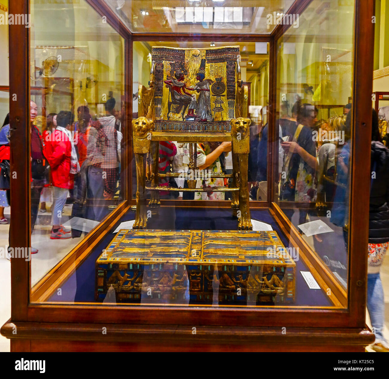 Tutankhamun throne hi-res stock photography and images - Alamy