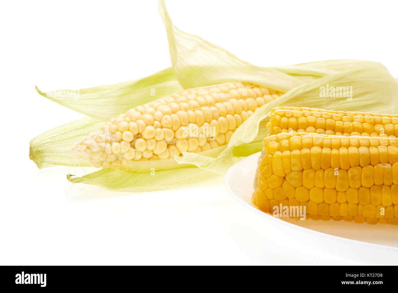 Fresh and boiled ears of corn Stock Photo - Alamy