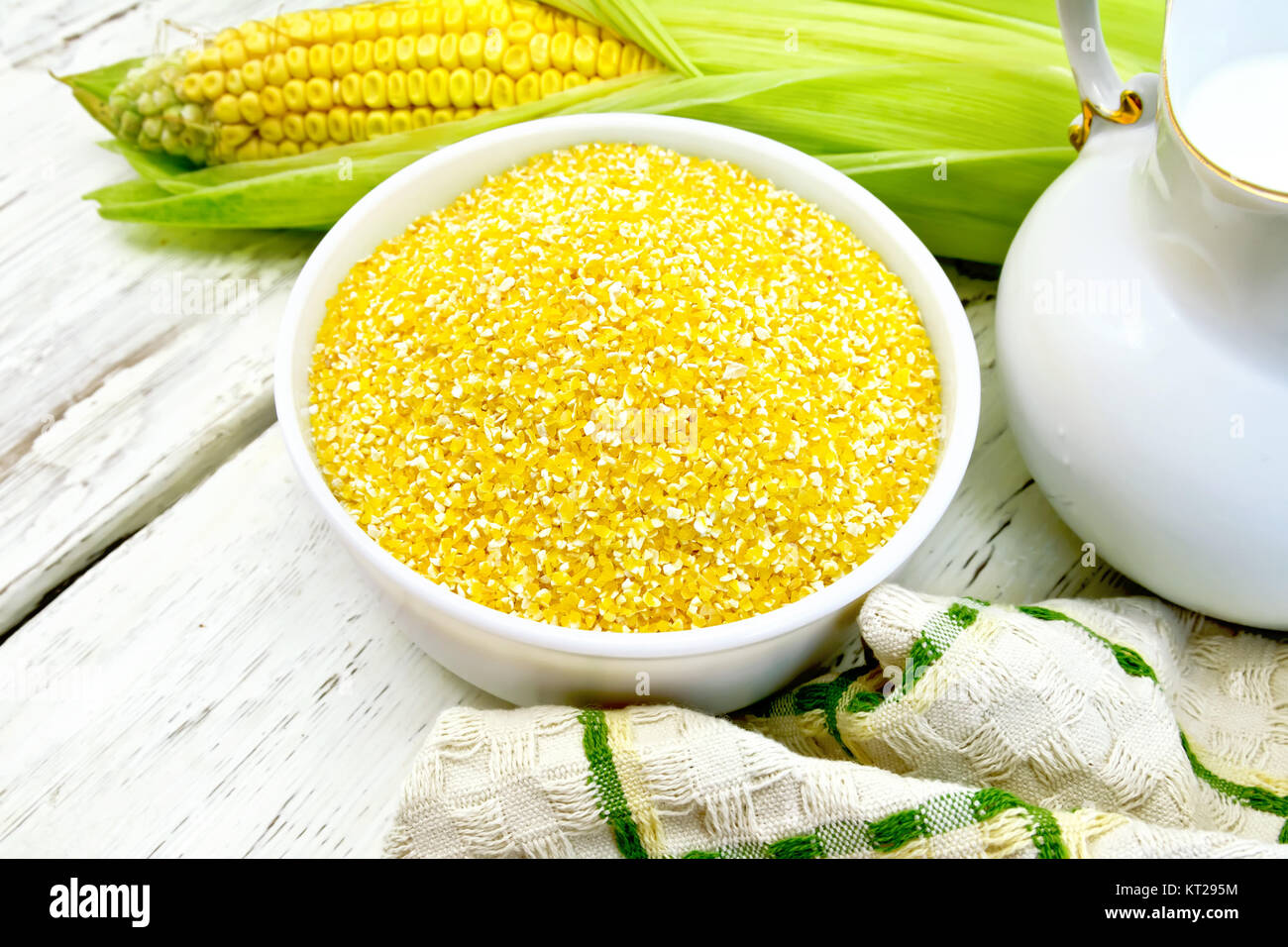 Corn grits in bowl on board Stock Photo - Alamy