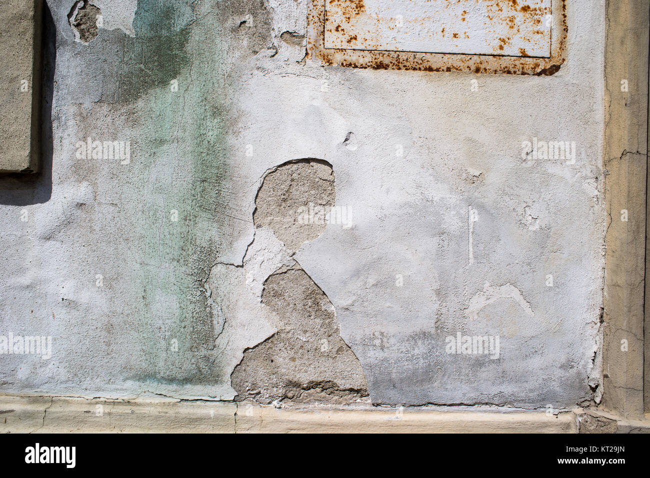Plaster wall peeling hi-res stock photography and images - Alamy