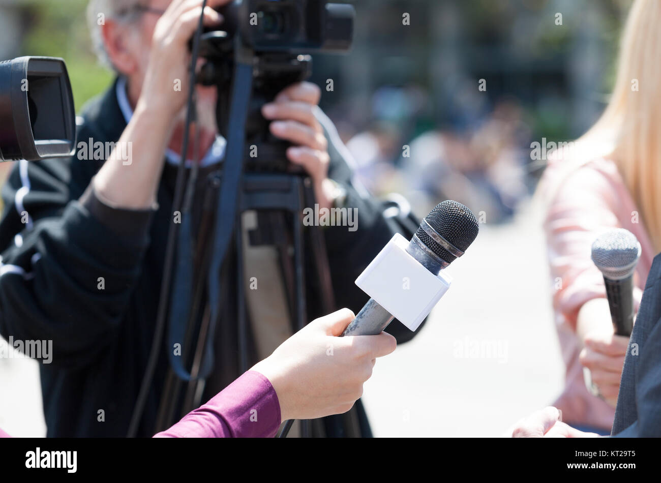 Interview photo camera microphone journalist hi-res stock photography ...
