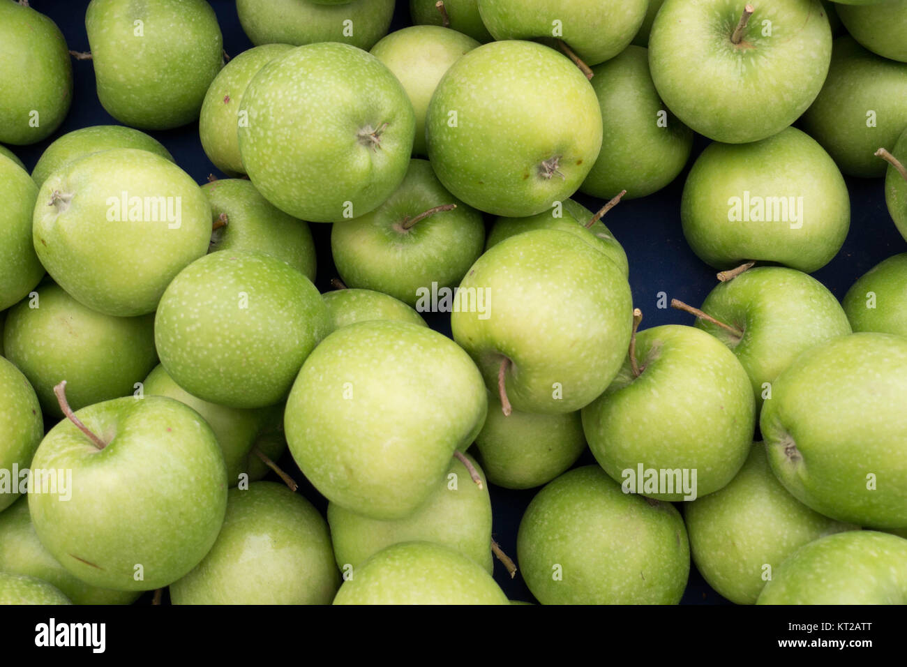 Big green apple hi-res stock photography and images - Alamy