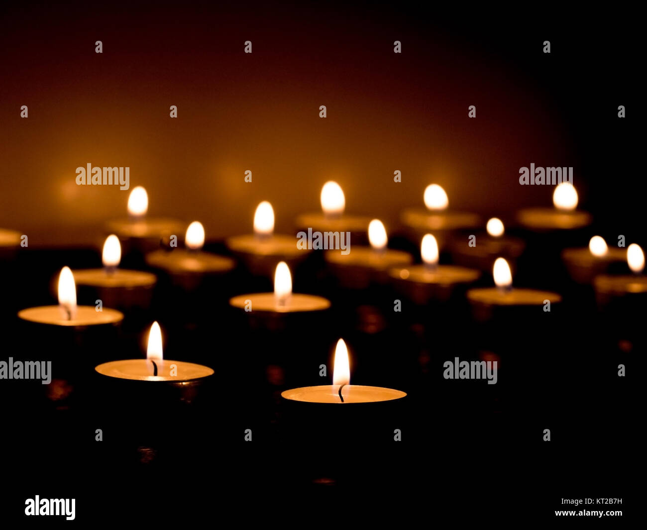 Candle candlelight dark domestic hi-res stock photography and images ...