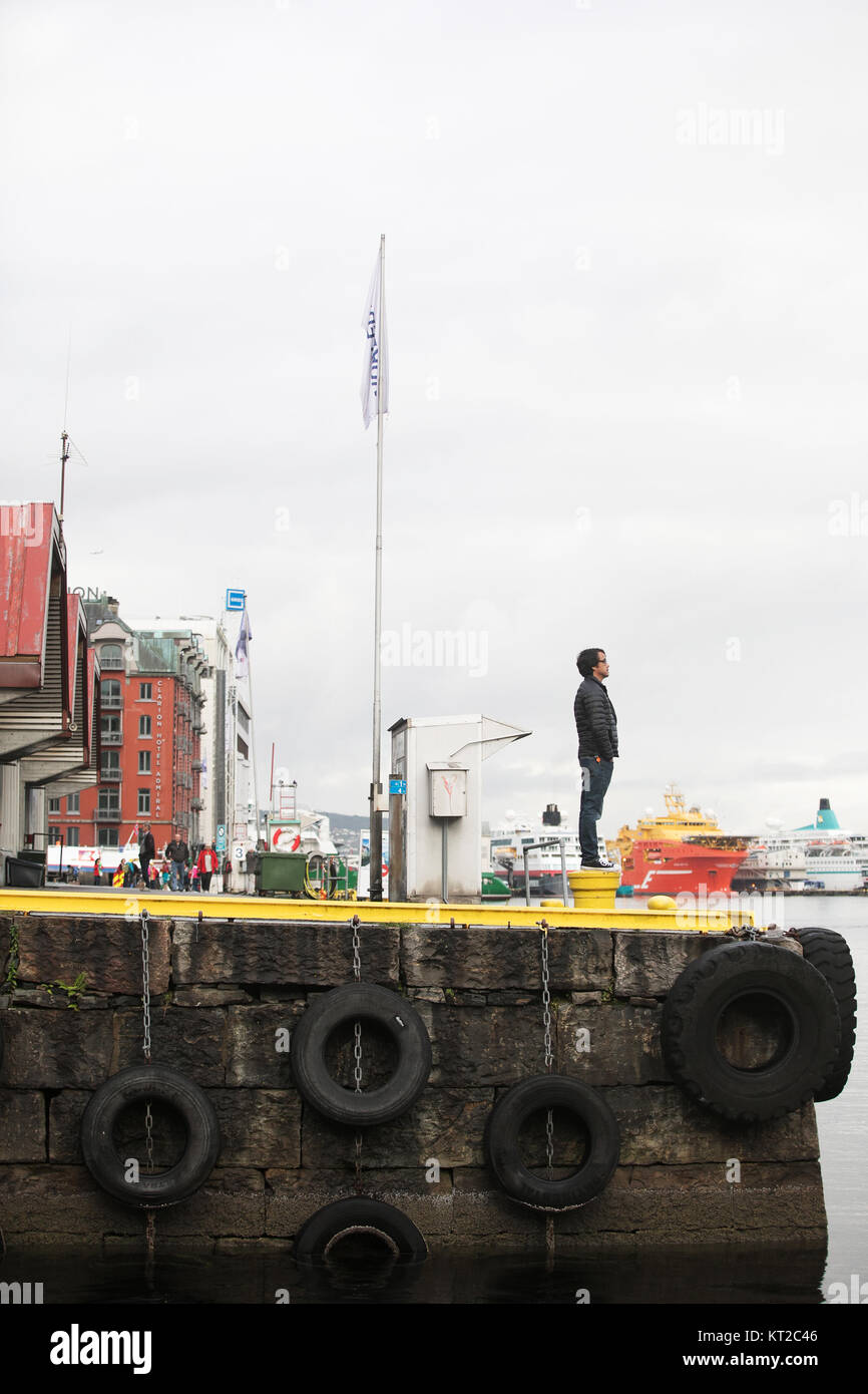 Mooring man hi-res stock photography and images - Alamy