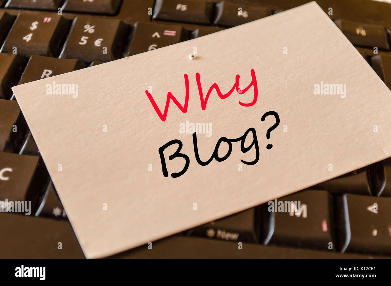 Why blog concept on white memo Stock Photo - Alamy