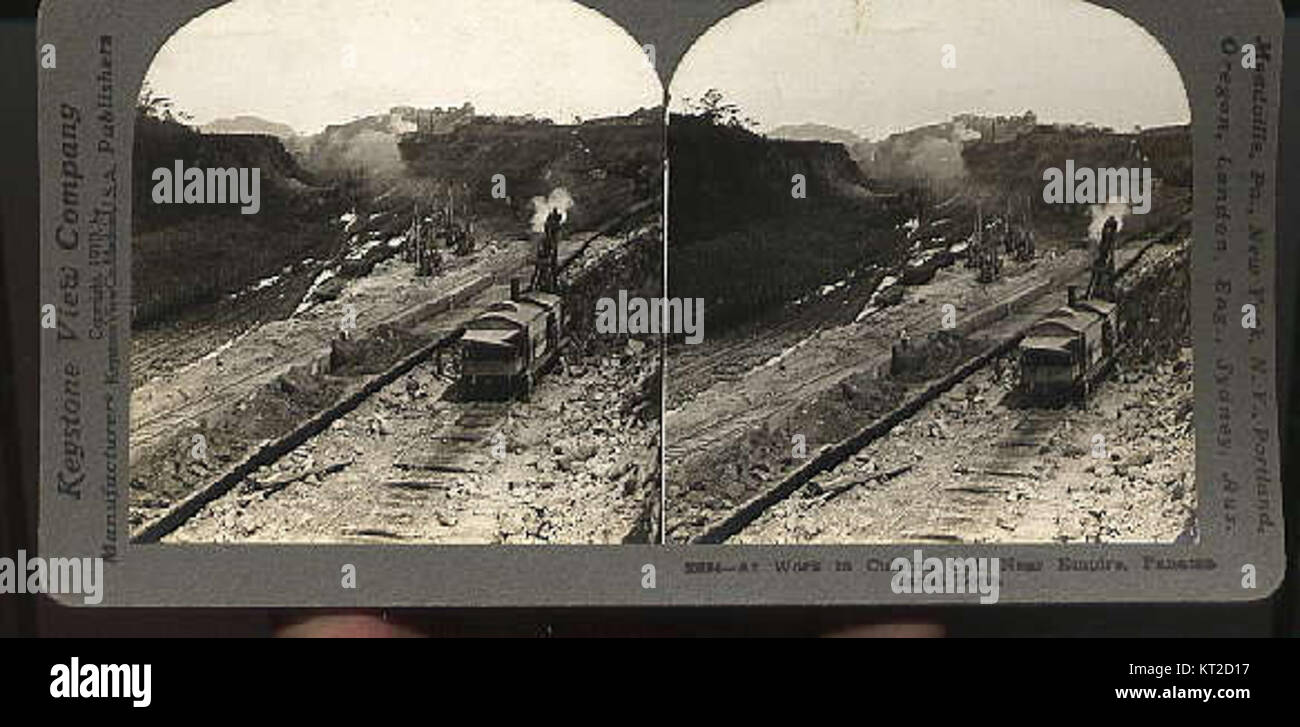The image shows workers constructing the Panama Canal near Culebra Cut ...