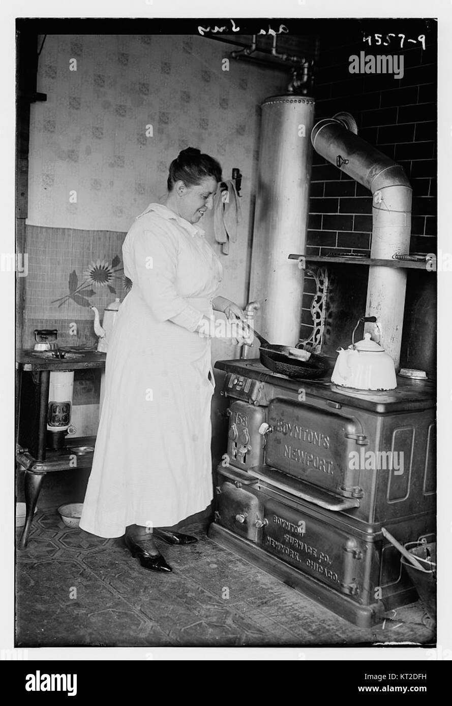 Ada Jones was an early American singer and actress, known for her ...