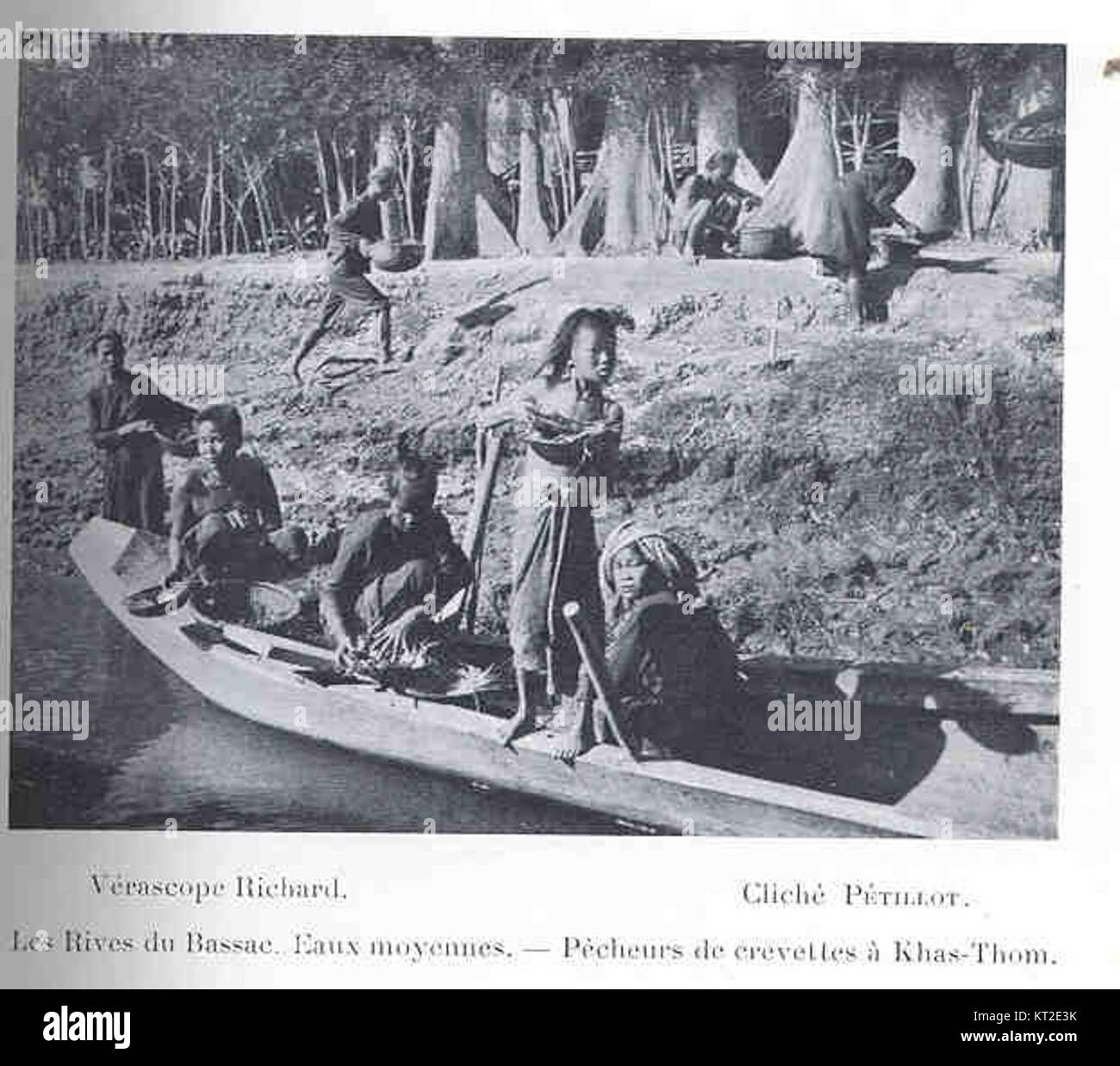 This image, labeled '33576 Rives du Bassac Eaux moyennes,' showcases ...