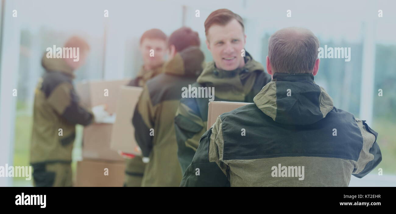 workers unload boxes Stock Photo - Alamy