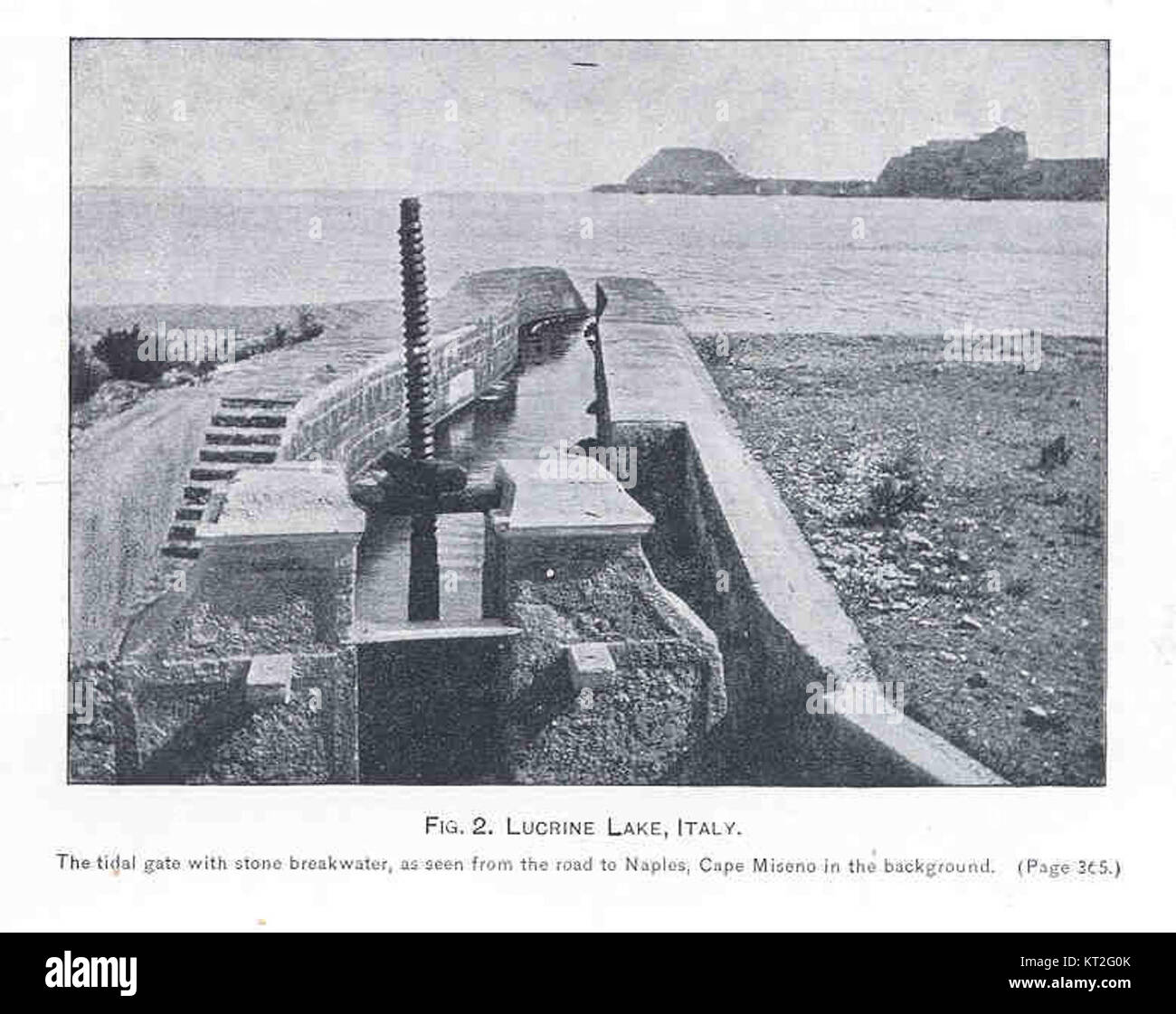 Lucrine lake hi-res stock photography and images - Alamy