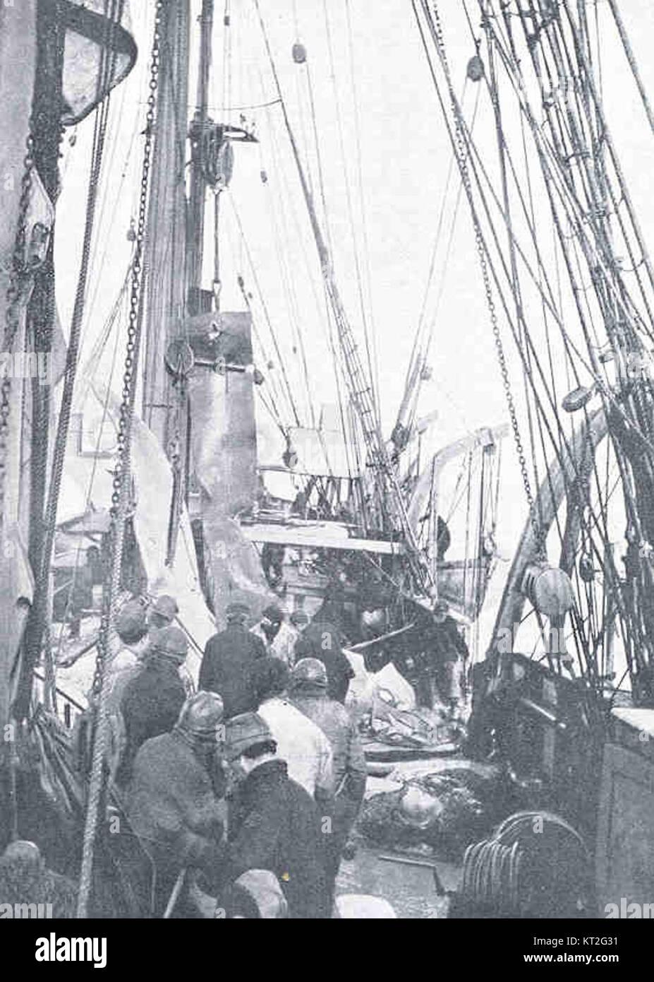 Ship capstan hi-res stock photography and images - Alamy