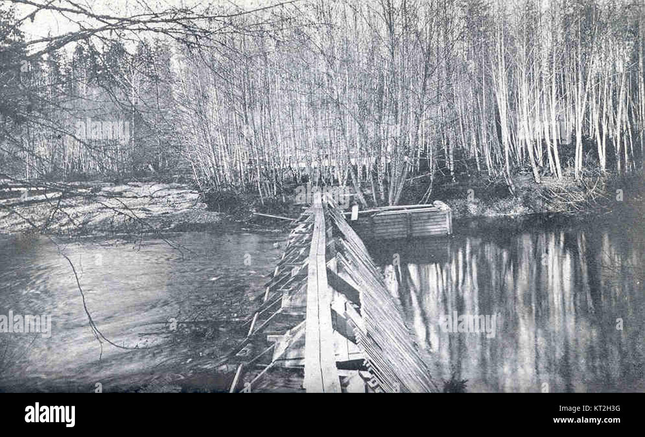 This image features a rack with an upstream trap in Duckabush River ...