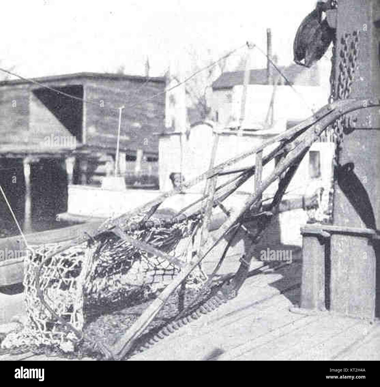 The 34910 machine-hoisted dredge is a piece of equipment designed for ...
