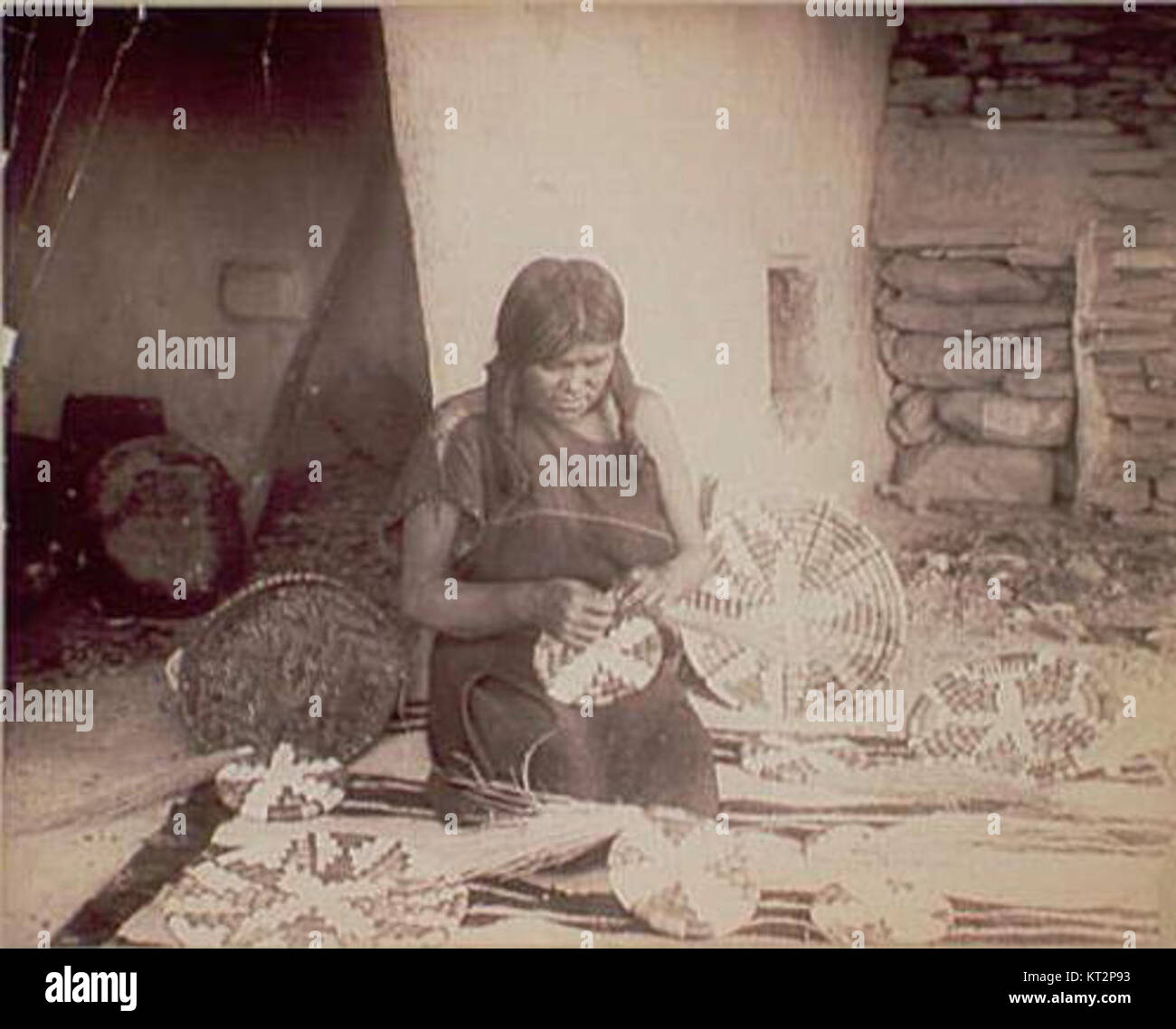 Native american hopi basket hi-res stock photography and images - Alamy