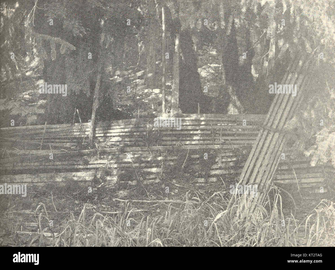 Indigenous fish traps hi-res stock photography and images - Alamy