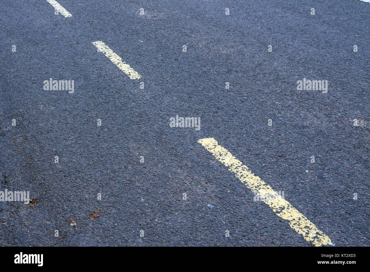 Yellow lines on street mark hi-res stock photography and images - Alamy
