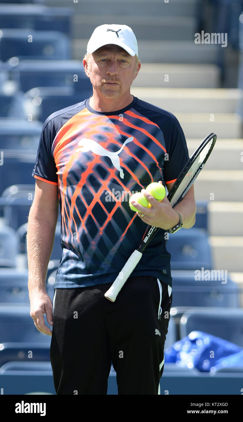 FLUSHING MEADOWS, NY - AUGUST 28: Novak Djokovic and coach tennis ...