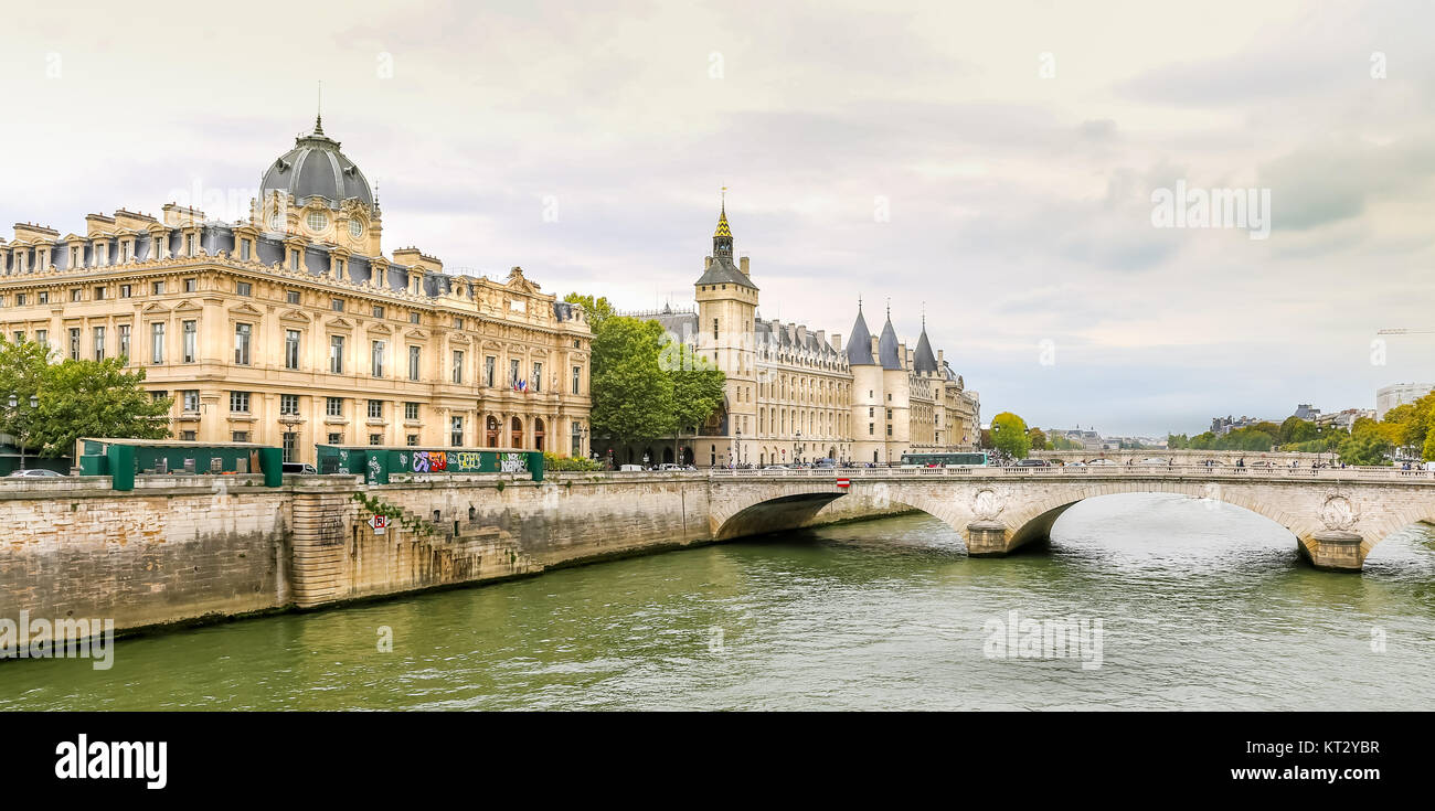 Building in Riverside of Seine, Paris, France Stock Photo - Alamy
