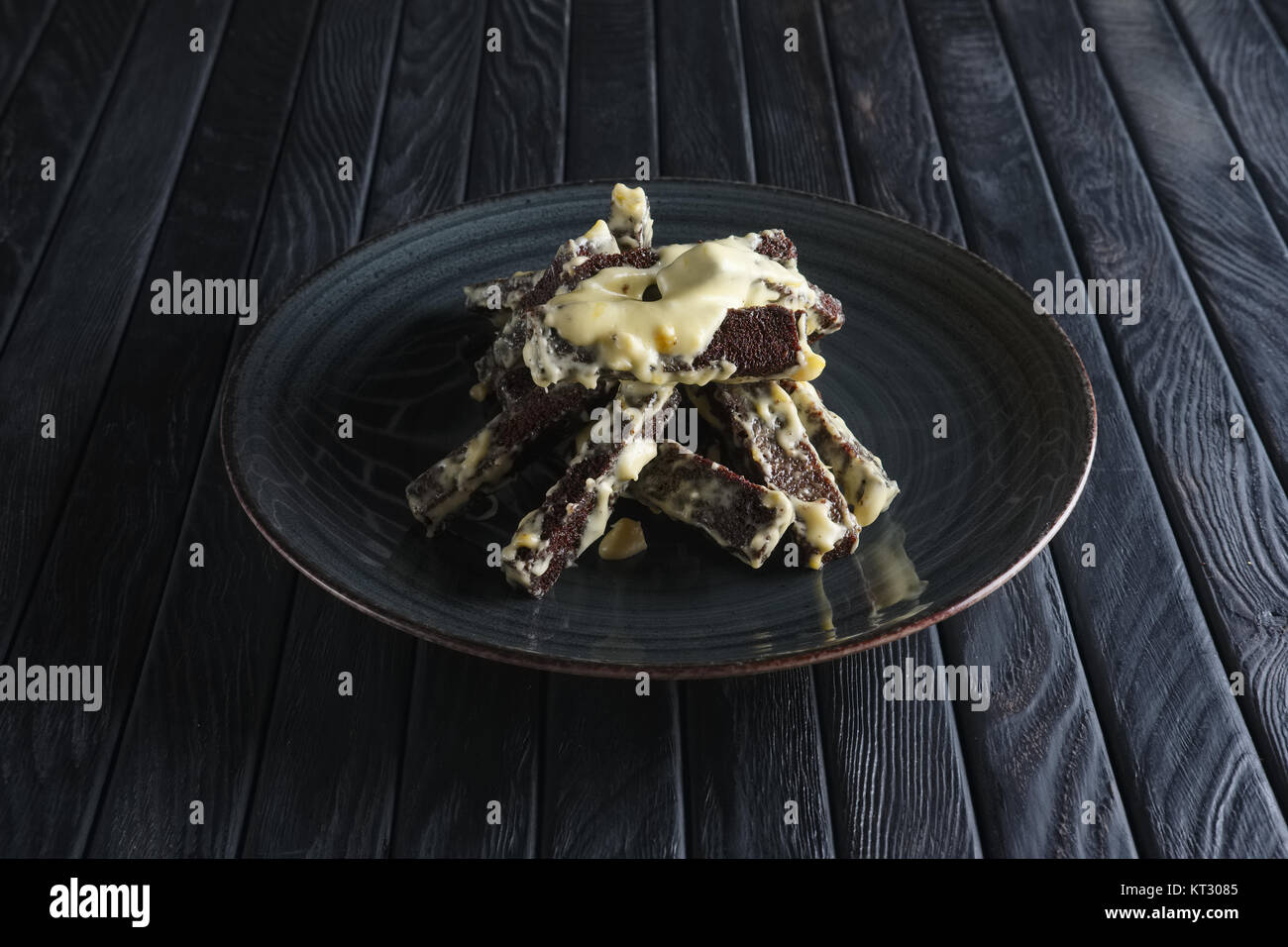 Brown bread cracker with melted cheese Stock Photo - Alamy