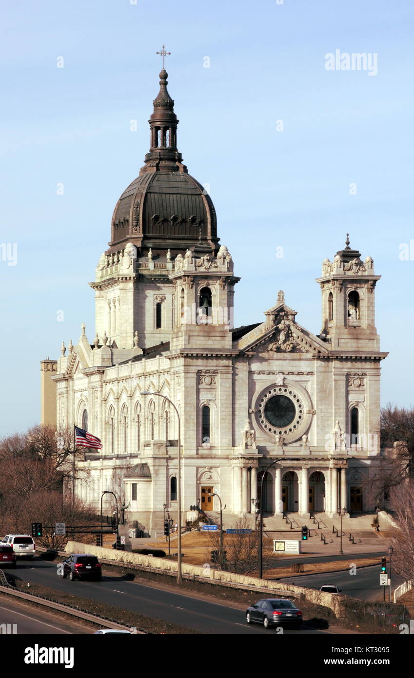 Basilica of Saint Mary in Minneapolis, Minnesota, early spring day ...