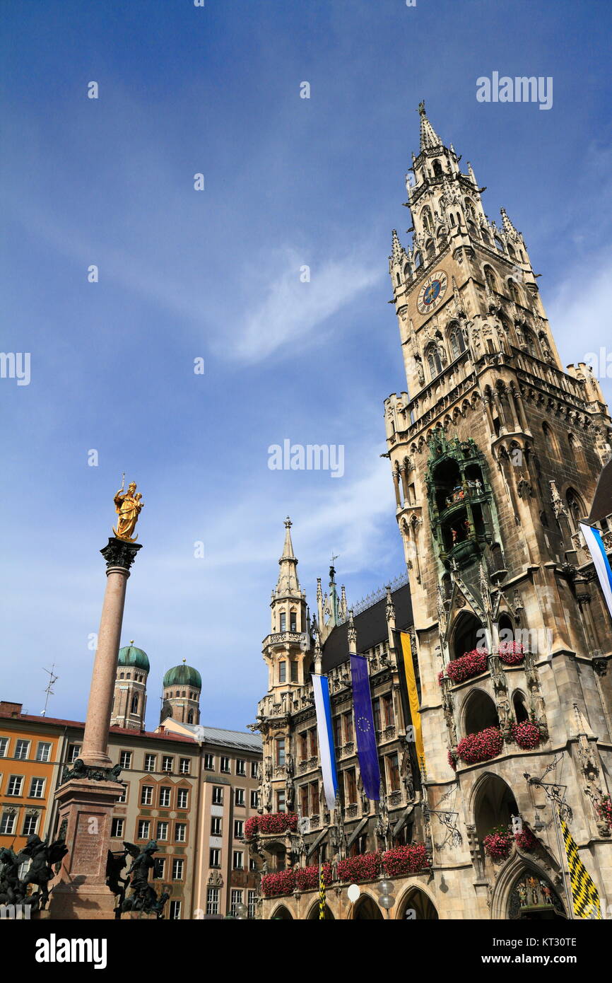 new town hall (rathaus) in marienplatz Stock Photo - Alamy