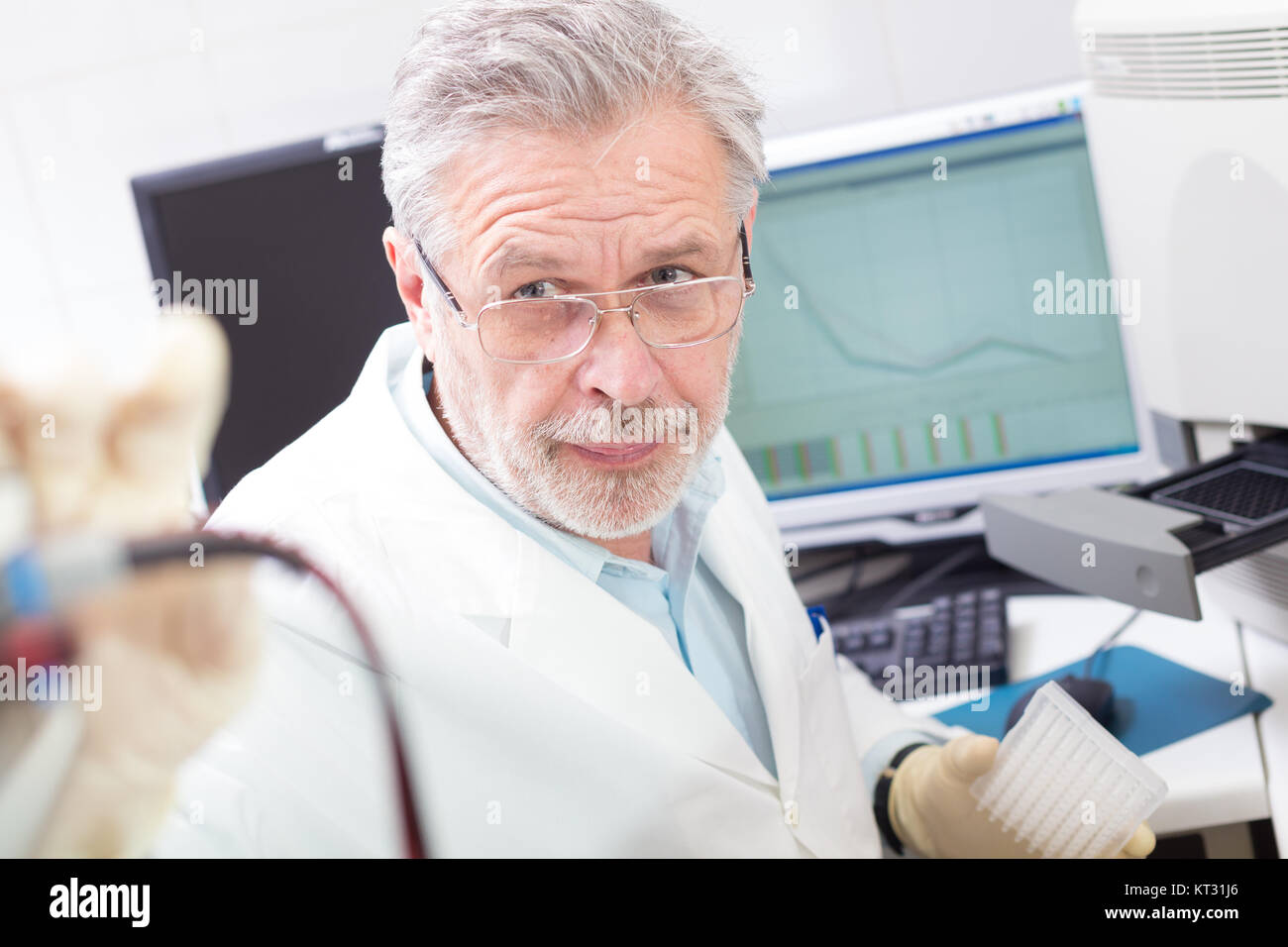 Scientist dna real time pcr hi-res stock photography and images - Alamy