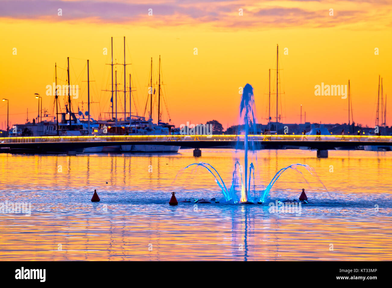 Sea fountain in Zadar sunset view Stock Photo - Alamy